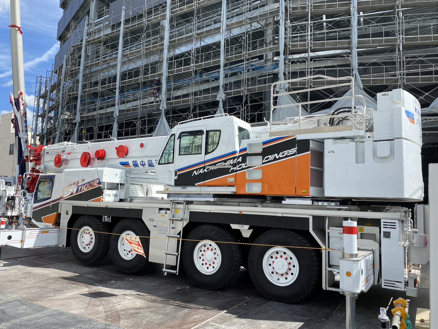 オールテレーンクレーン110t 駅前再開発事業現場に再び！ – 株式会社中島建設
